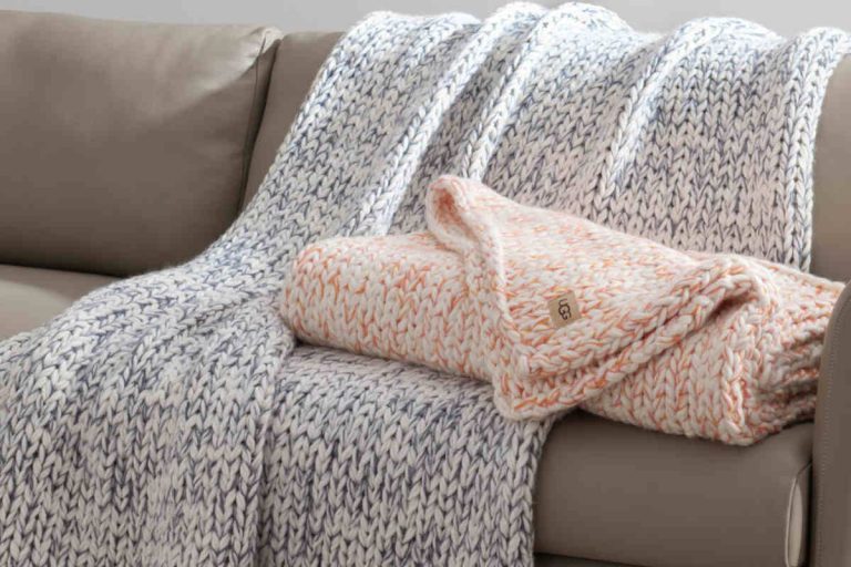 Le copertine da divano più chic per arredare il salotto | DesignMag