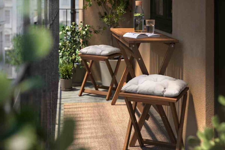 Tavoli Ikea in legno per arredare il balcone piccolo | DesignMag